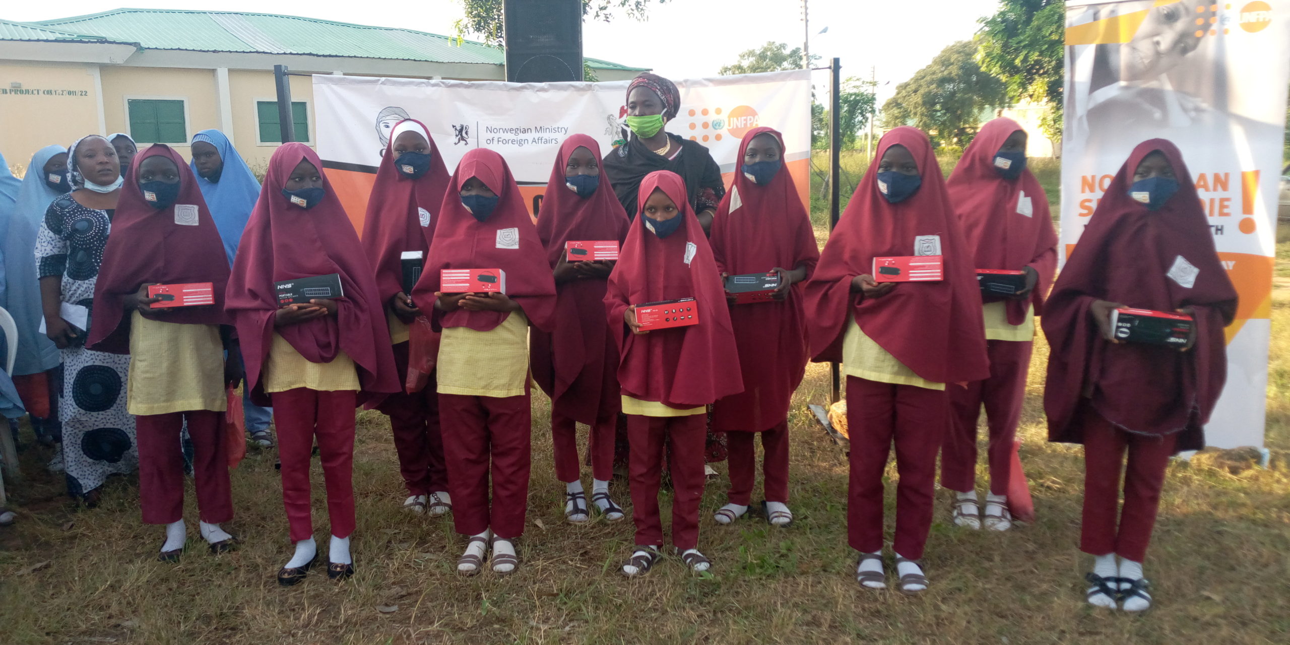 UNFPA distributes solar radios to 9,000 Gombe girls to tackle ...