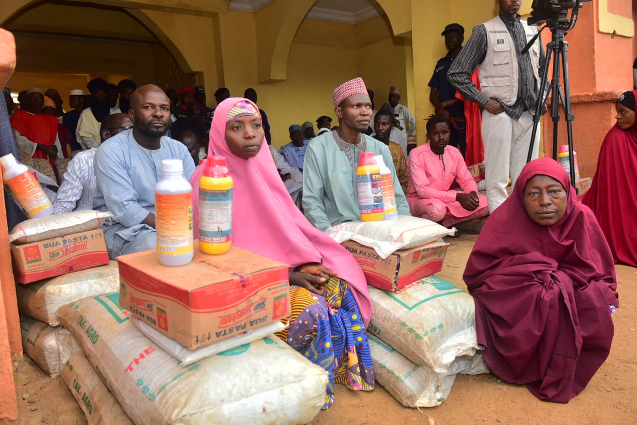 Gov Yahaya distributes palliatives in Billiri, Akko LGAs
